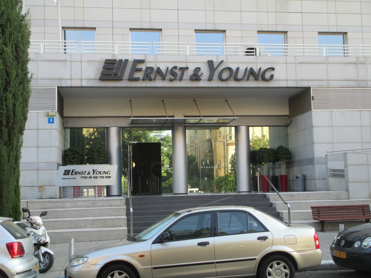 EY desiste de separar unidades de auditoria e consultoria
