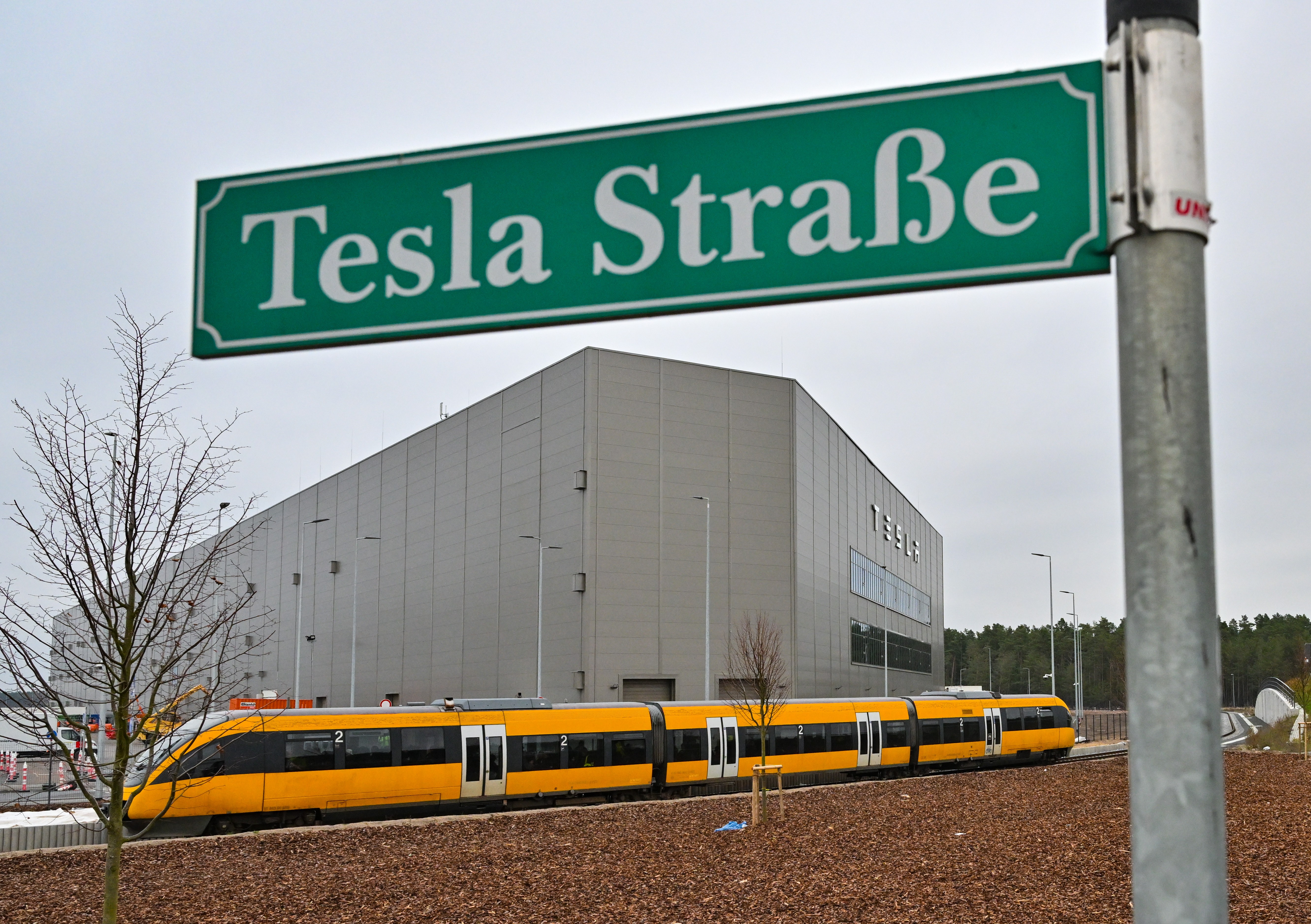 Giga Train: Tesla, de Elon Musk, estreia trem 100% elétrico na Alemanha