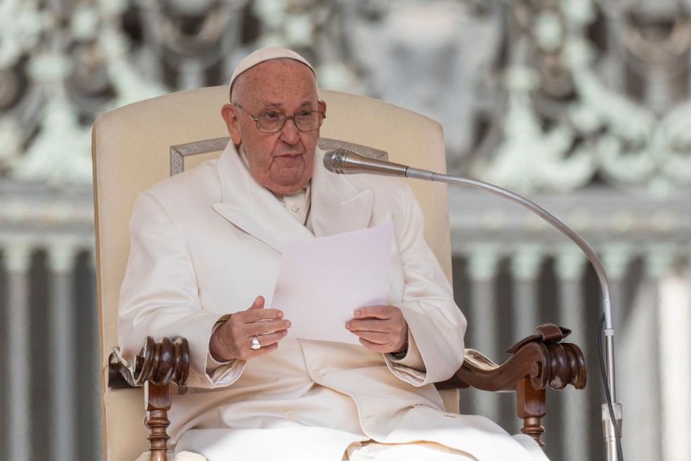 Memes Papa Francisco Microfono Is The Vatican's New Anime Inspired