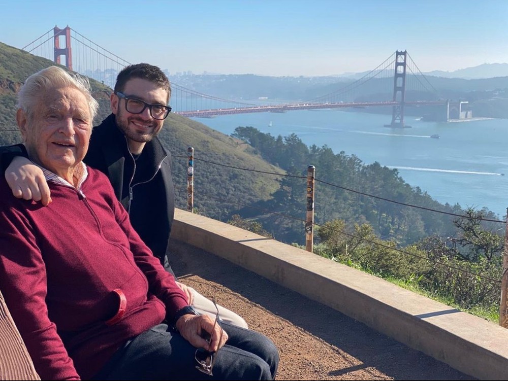 “Succession” da vida real: megainvestidor George Soros passa o bastão ao filho Alex, de 37 anos ...
